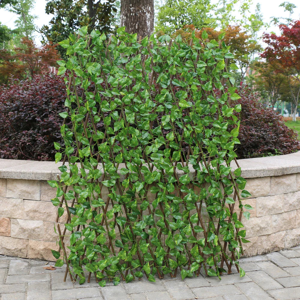 Secluded Ivy Haven Screen – BOMBTACULAR
